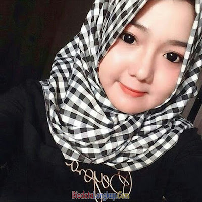 42 Foto Cewek Cantik Berjilbab Pas Banget Di Jadiin Istri