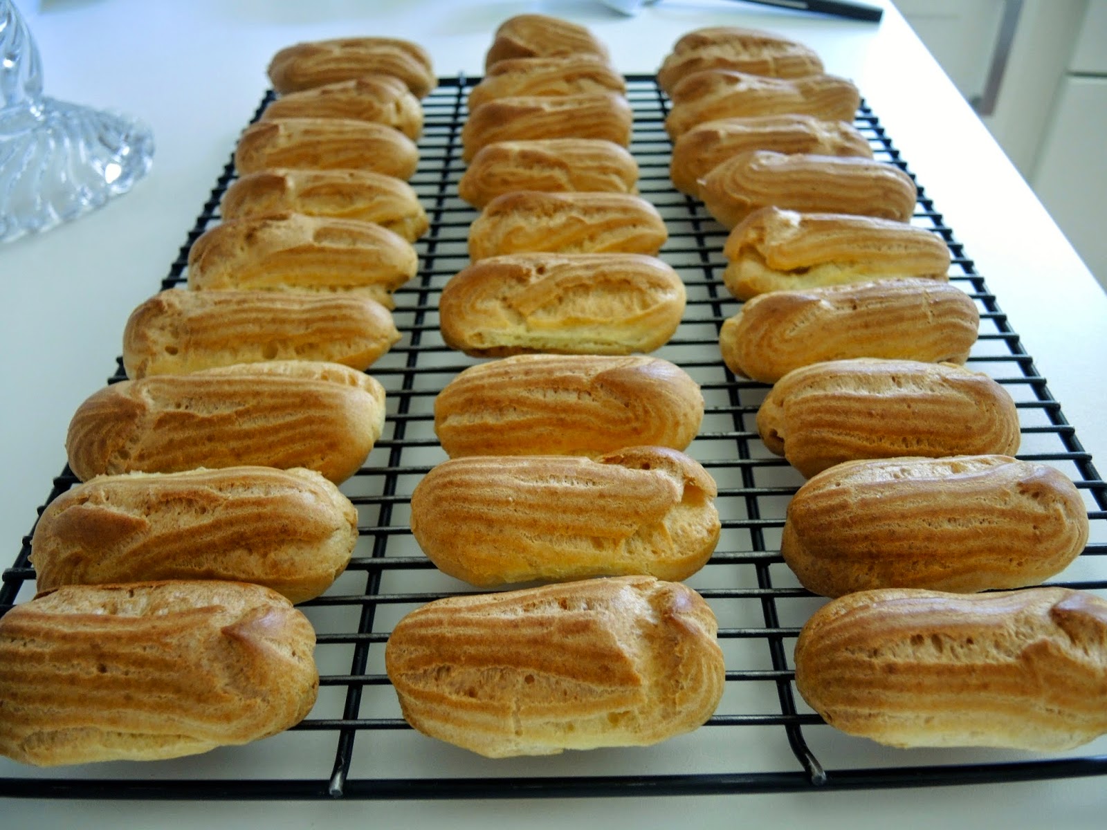 Kitchen and Cake: Vanilla Eclairs with Chocolate Glaze