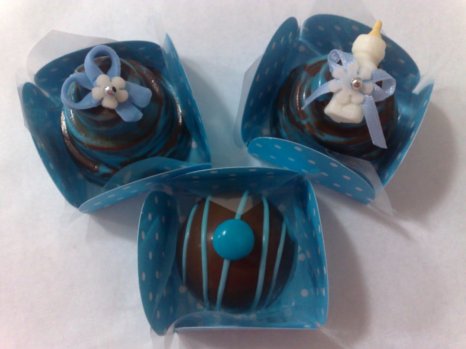 Chocolate's & Sabor: Bombons azul com branco- Tema: Batizado.
