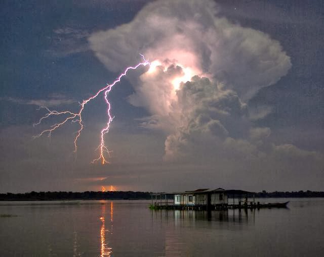 Notidiario de Oscar: El lago de Maracaibo, la capital mundial del relámpago