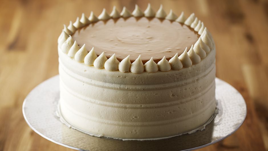 Food & Drinks: Classic Vanilla Birthday Cake with Caramel Pastry Cream