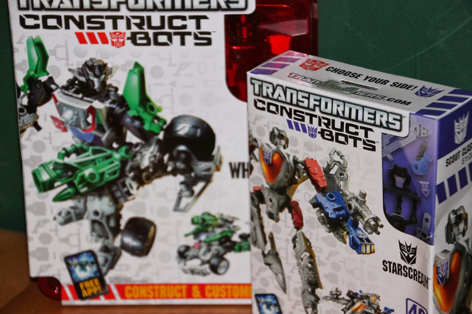 Susan's Disney Family: Holiday Gift Guide: Transformers CONSTRUCT-BOTS ...