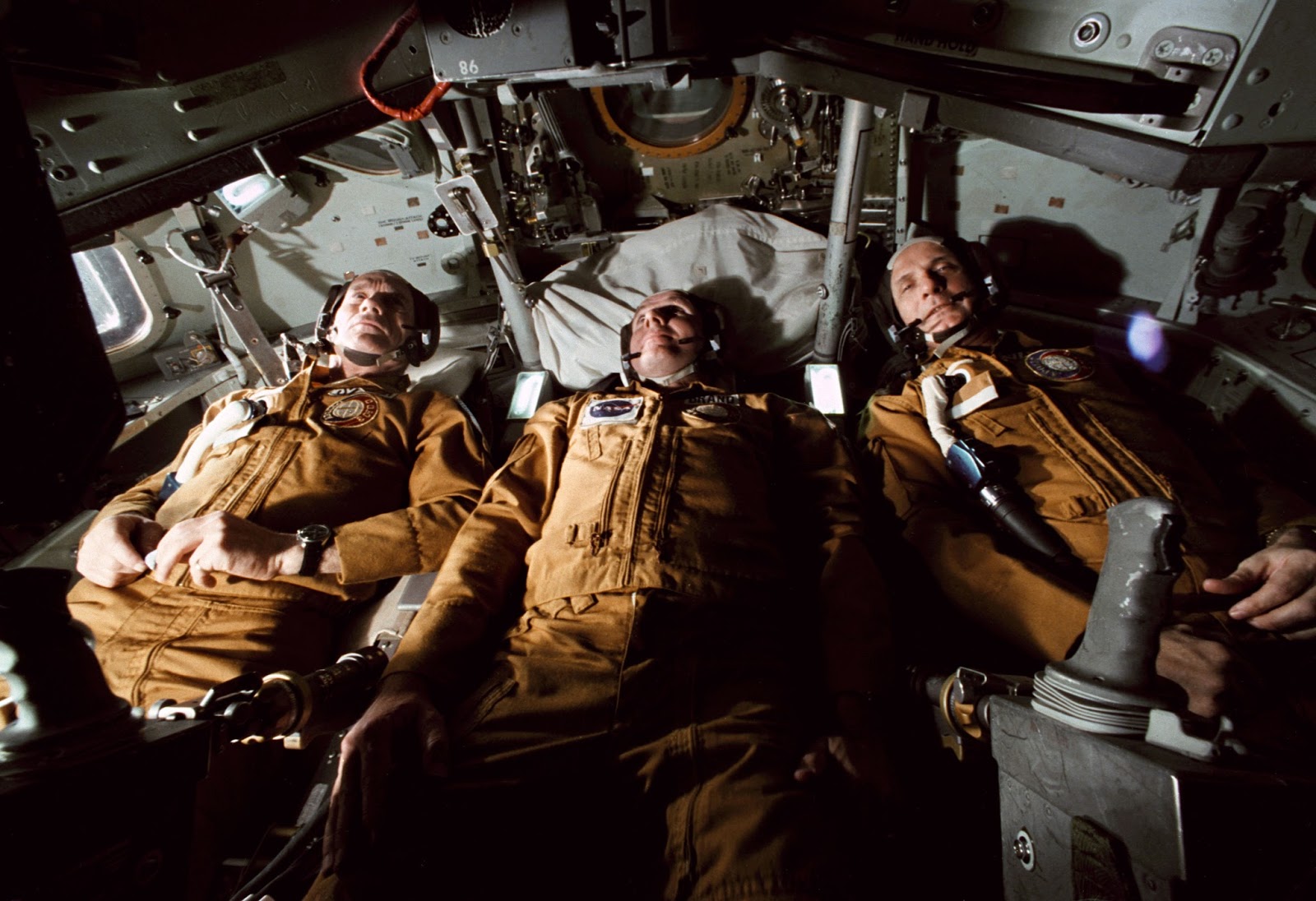 MOON HOAX: DEBUNKED!: 2.2 The Apollo spacecraft