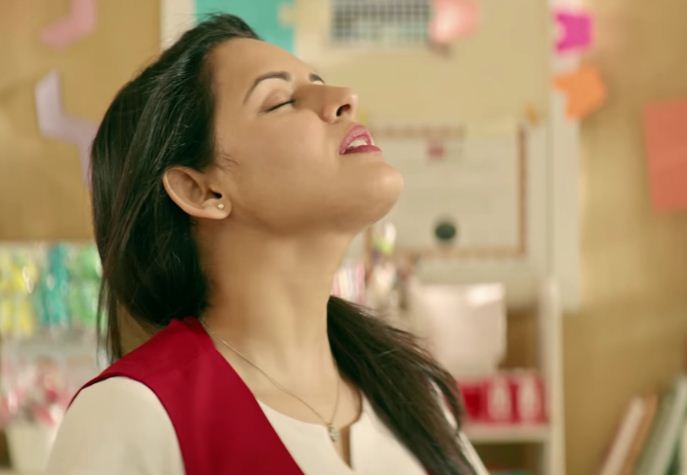 Coca-Cola Ad Girl Venus Singh Will Make You Love With Her ~ Hot n sexy ...