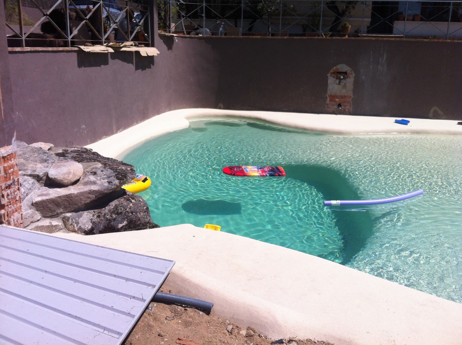 Reformas Hometrader: Construcción de Piscina de Arena Compactada