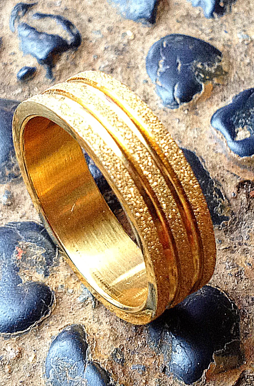 Cincin Titanium Online: March Golden Titanium Collection