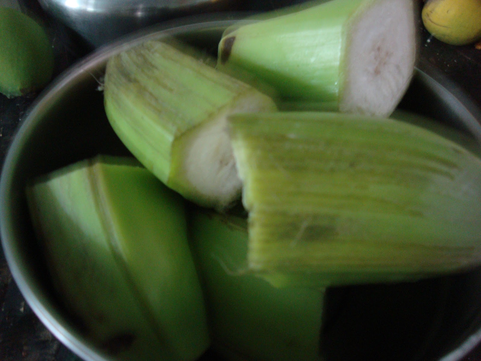 JEPS CREATIONS: VALAKKAI PODIMAS or PLANTIAN PODIMAS ( RAW BANANA )