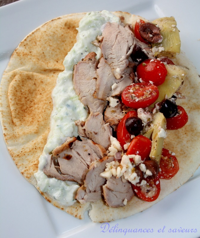 Délinquances et saveurs: Pita au porc et salade grecque