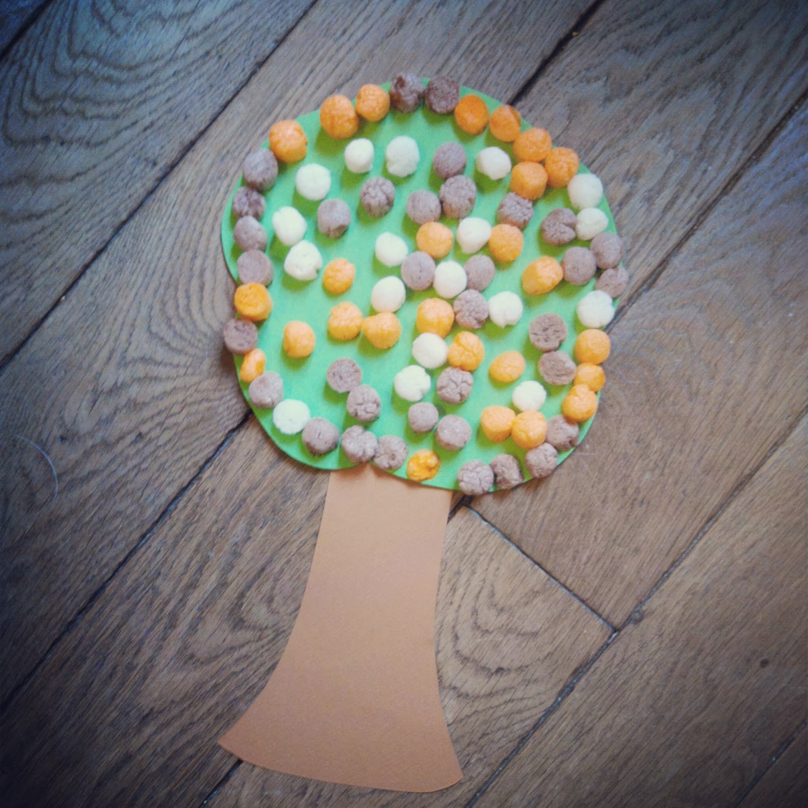 Le Blog de Lorraine: Arbre d'automne en playmais {activité enfant}