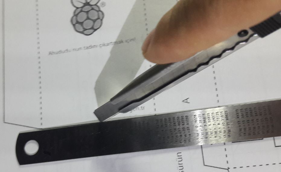 Make it easy!: Raspberry pi b+ paper case