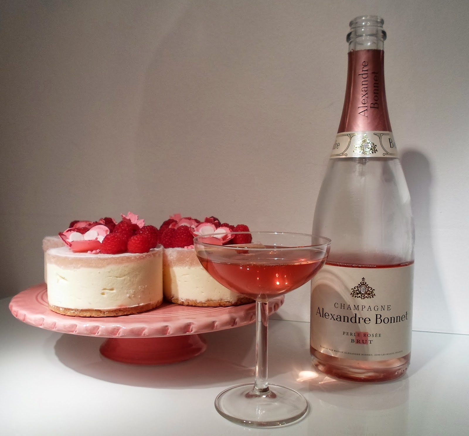 Kakbiten: Att baka med champagne- Vaniljmoussetårta med champagne