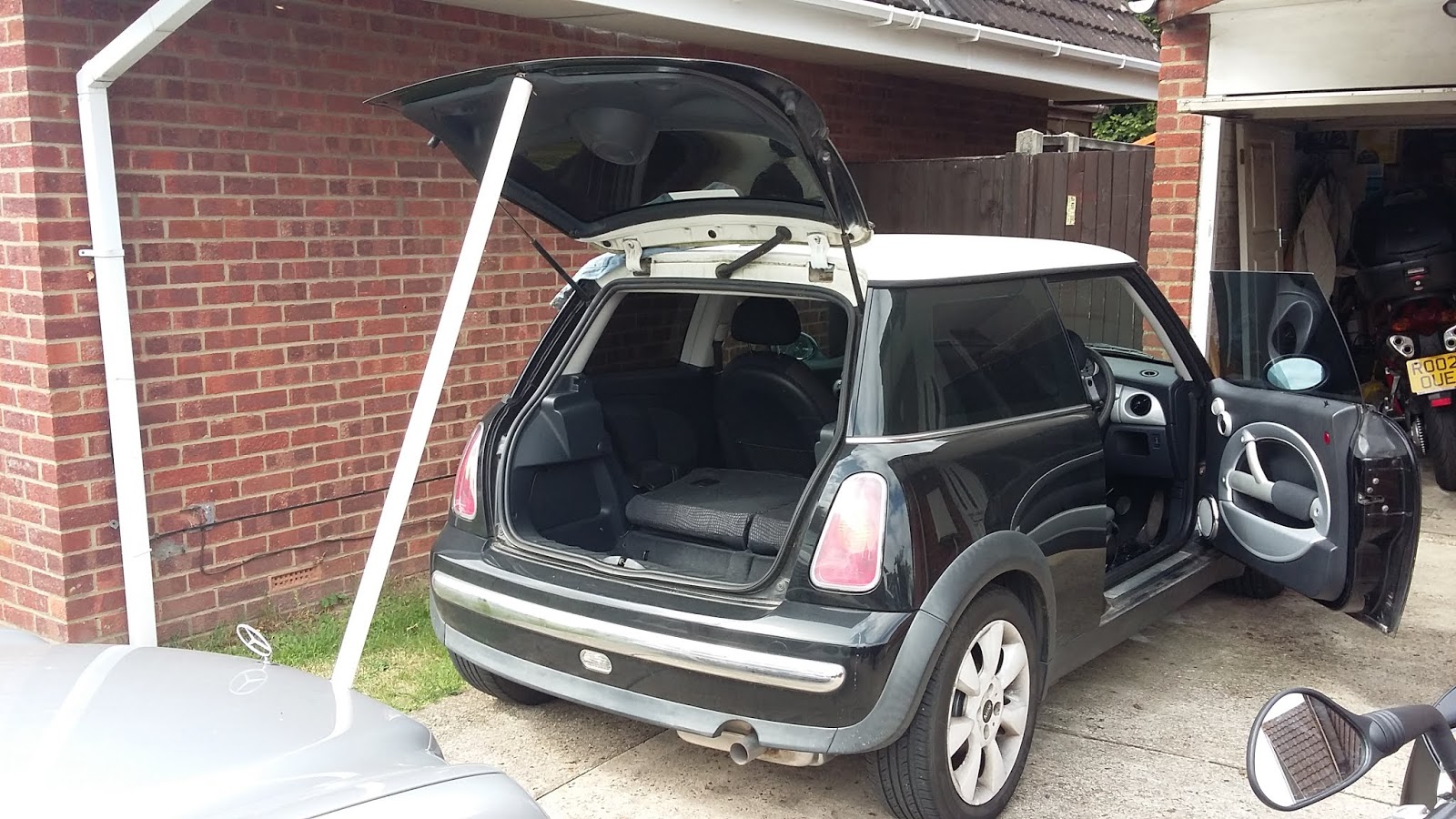 MINI tailgate hinge replacement