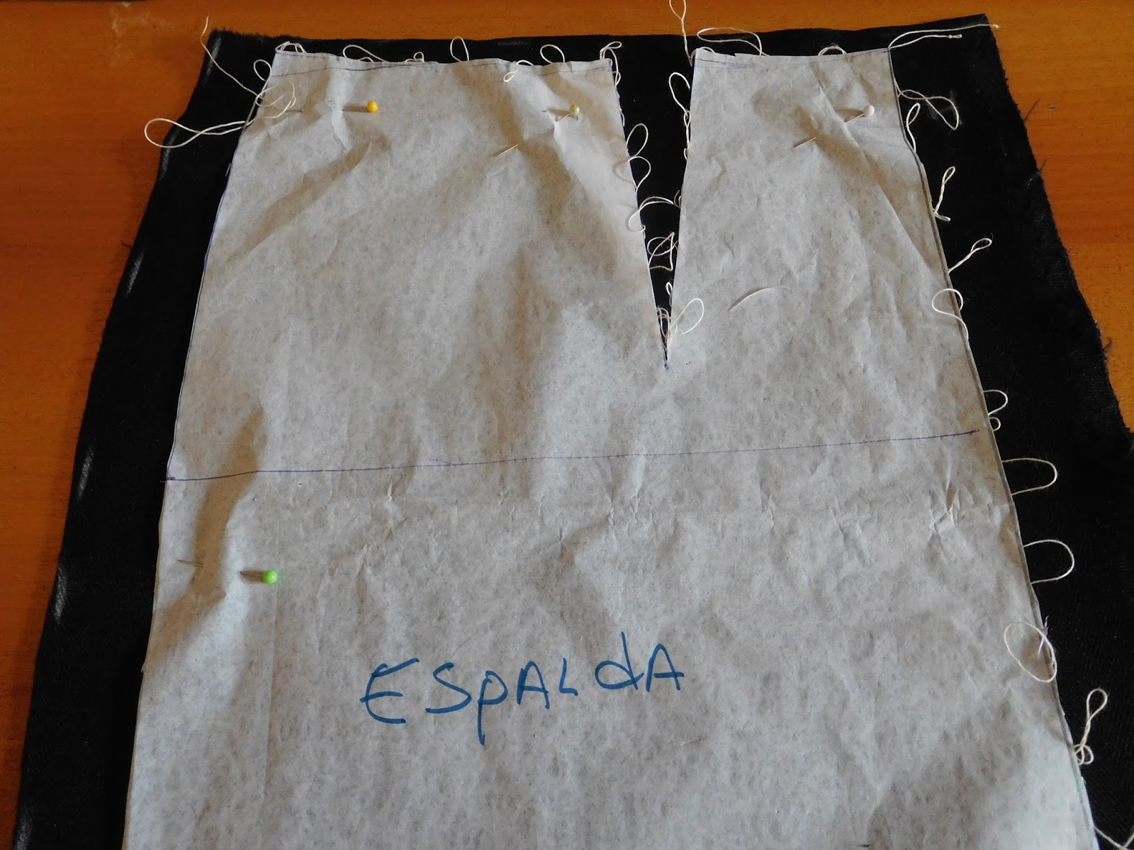 Cosiendo con Alita: CORTAR Y PREPARAR LA FALDA PARA LA PRUEBA.