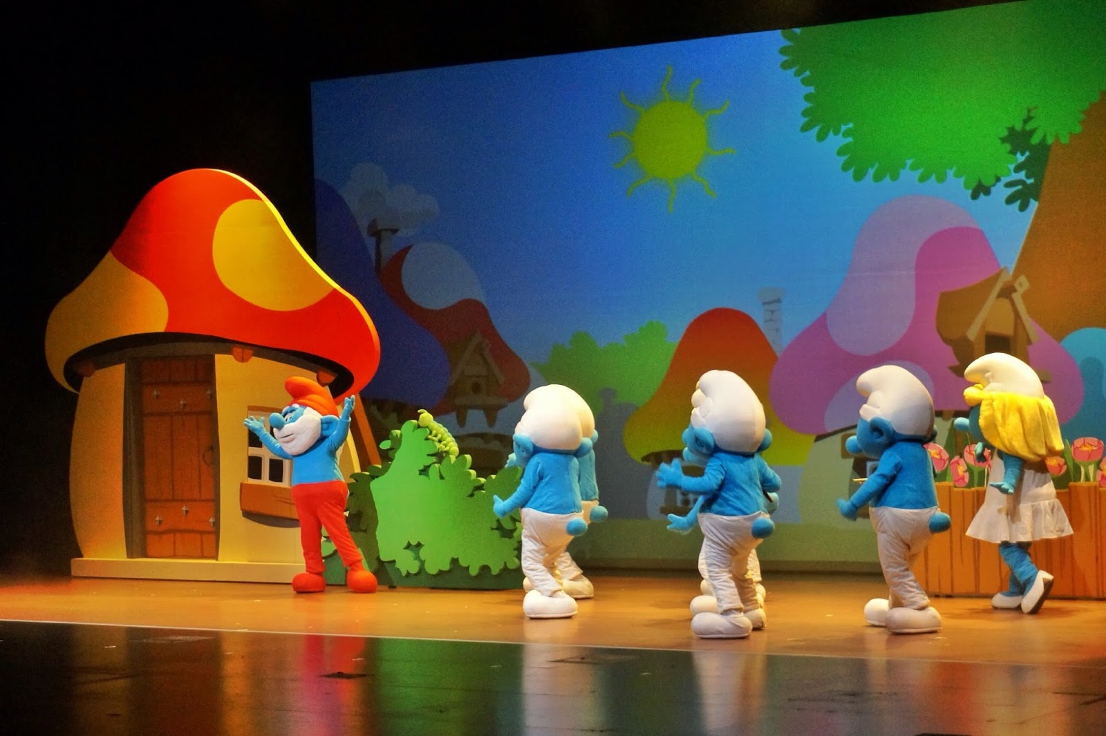 The Smurfs "Live" On Stage