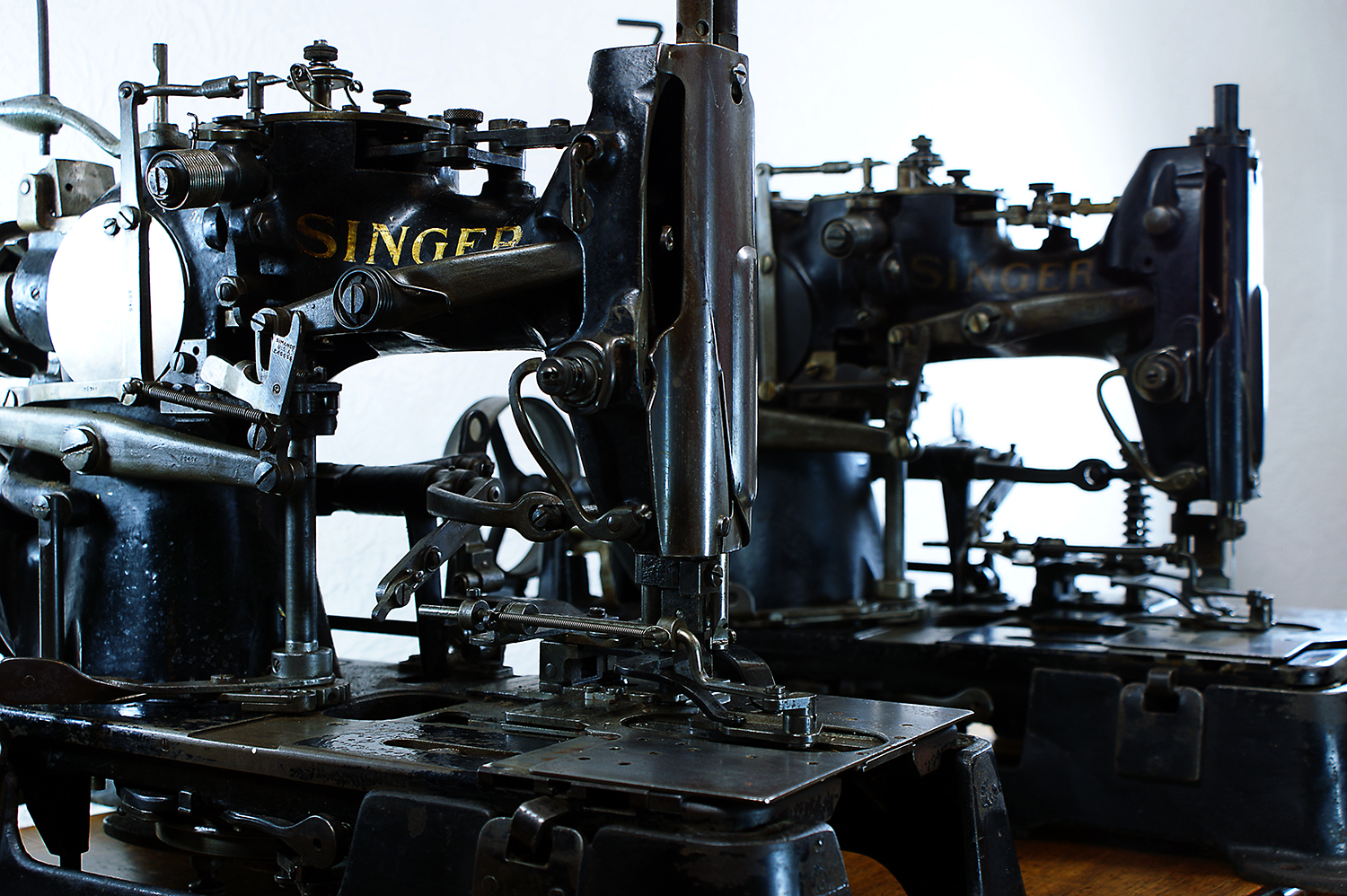 Singer Button Hole Industrial Sewing Machine – GATE's Museum Virtual ...