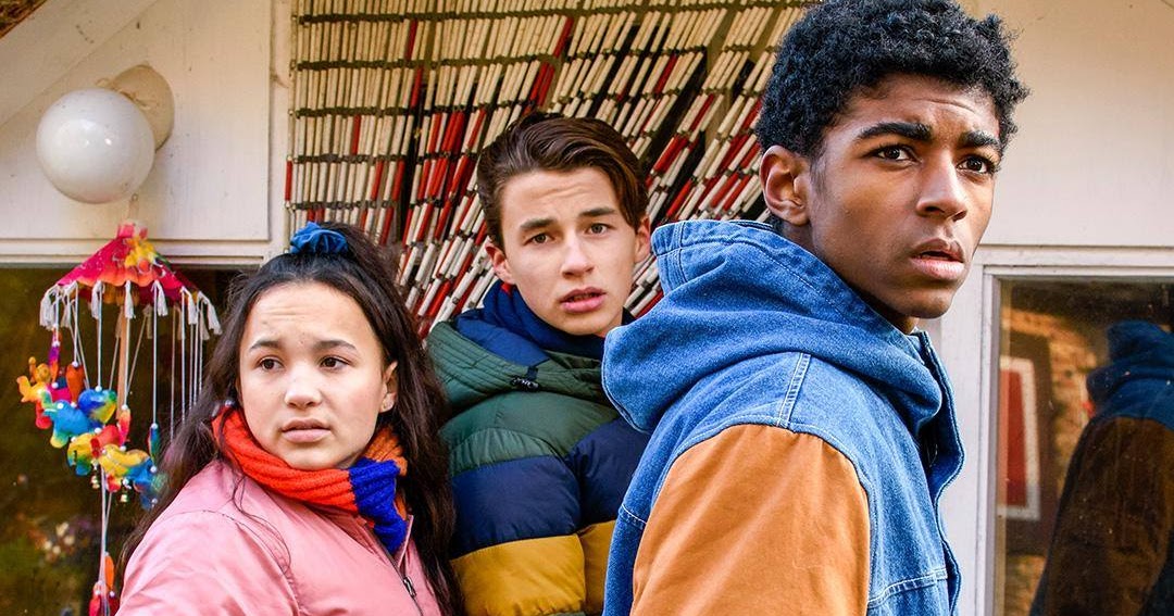 NickALive!: Nickelodeon Unveils First Look at 'Hunter Street' Season 3