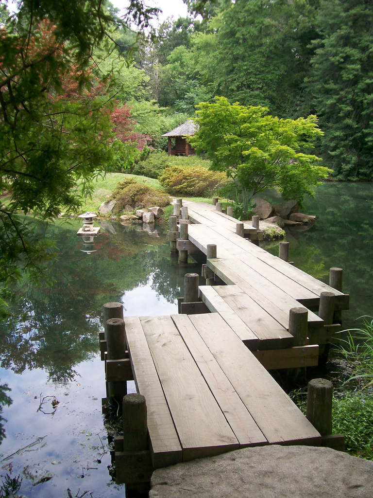 Japanese Zen Garden: Zen Bridge - Pond - Path