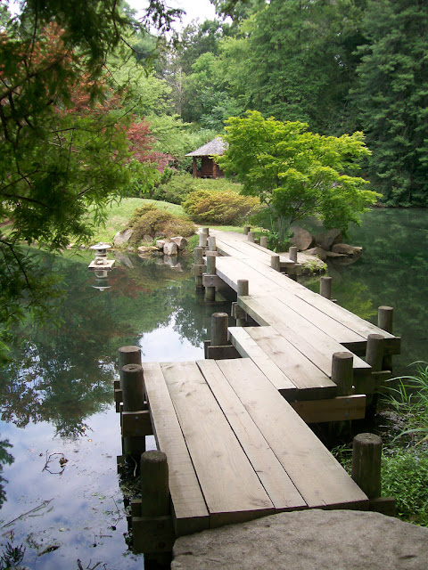 Japanese Zen Garden: Zen Bridge - Pond - Path