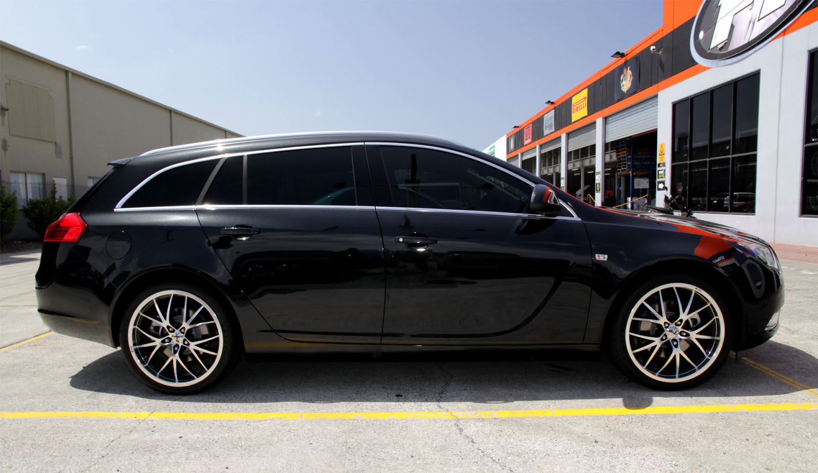 Cool Custom Rims: 2012 Opel Insignia Wagon rolling 20" Osaka Hornet Wheels