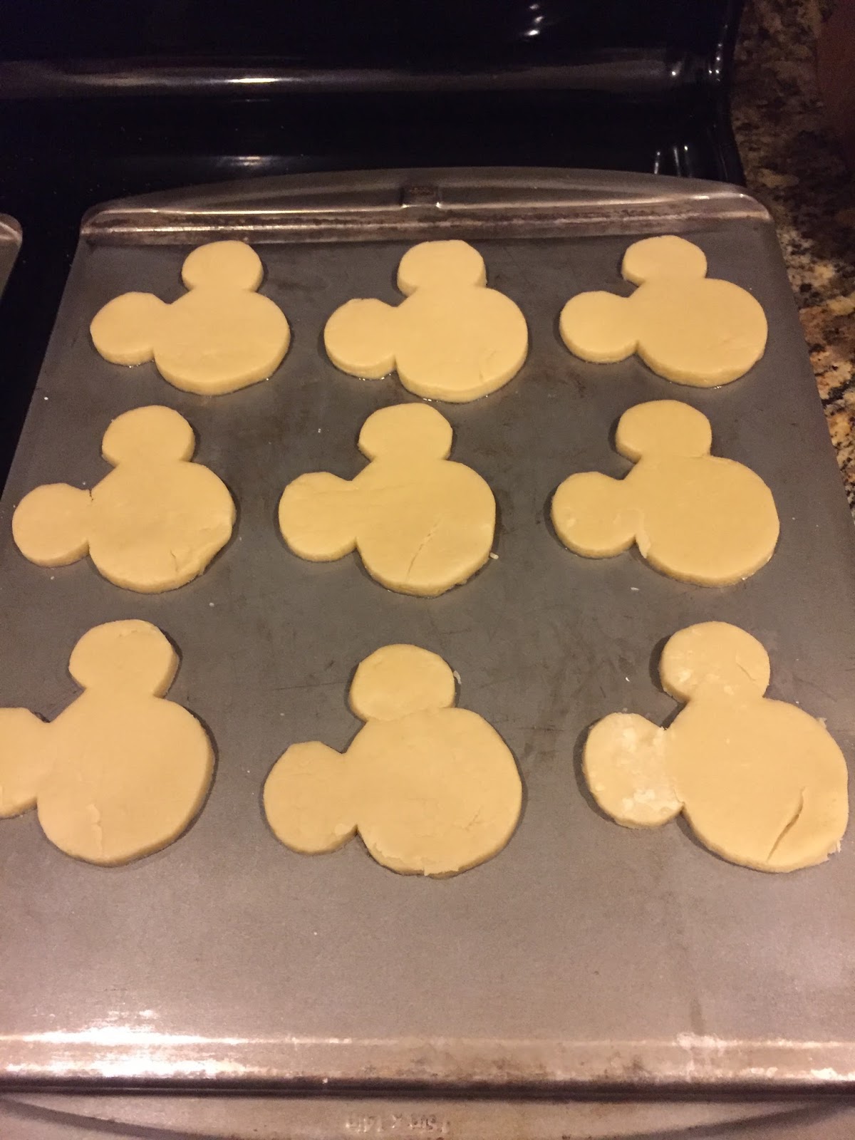 Mickey Mouse Cookies and DIY Cookie Cutter