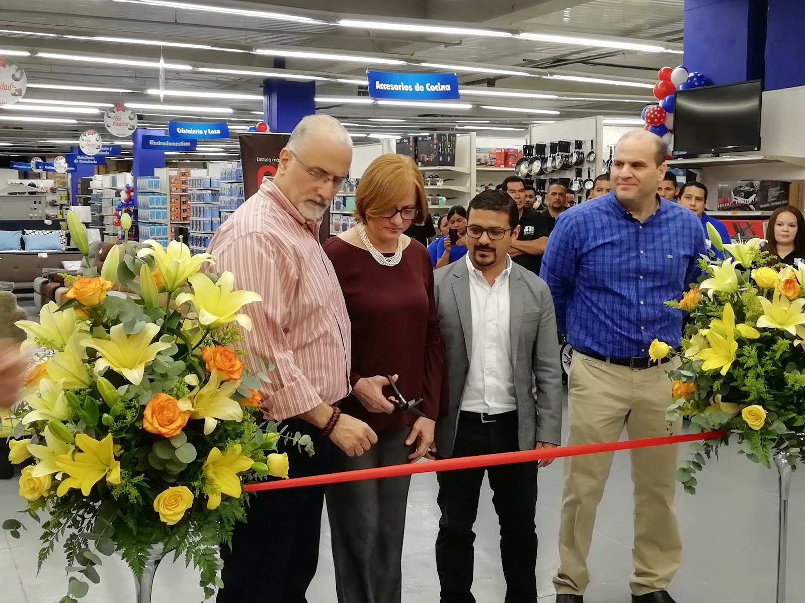 KEY MART INAUGURA SU TIENDA EN CASCADAS MALL