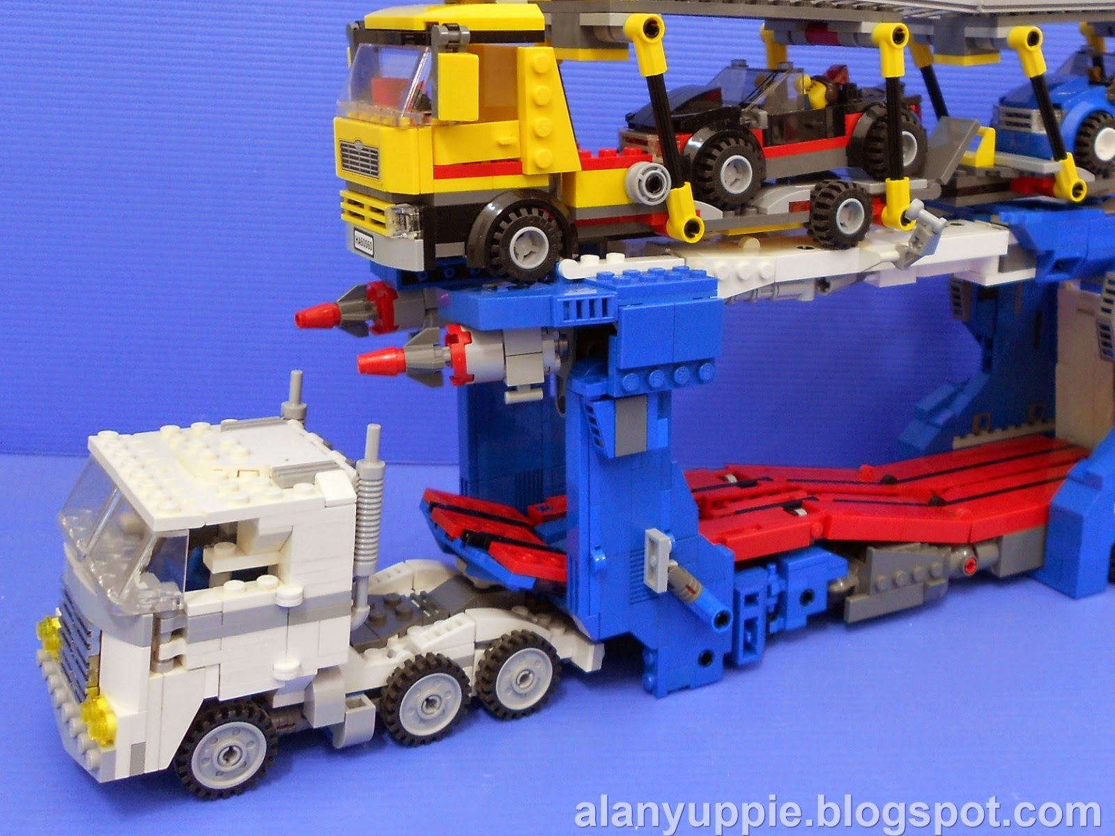 Alanyuppie's LEGO Transformers: LEGO Ultra Magnus: Part 2 of 3 (cab mode)