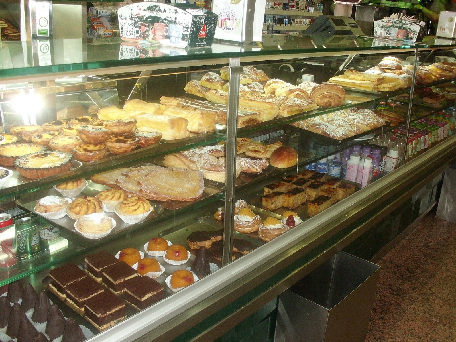 Pastelaria Milú: QUANTIDADE, DIVERSIDADE E QUALIDADE NA PASTELARIA