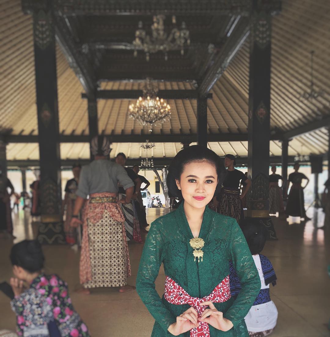 It's the Secret of Javanese Women's Beauty Inviting the Woman of the ...