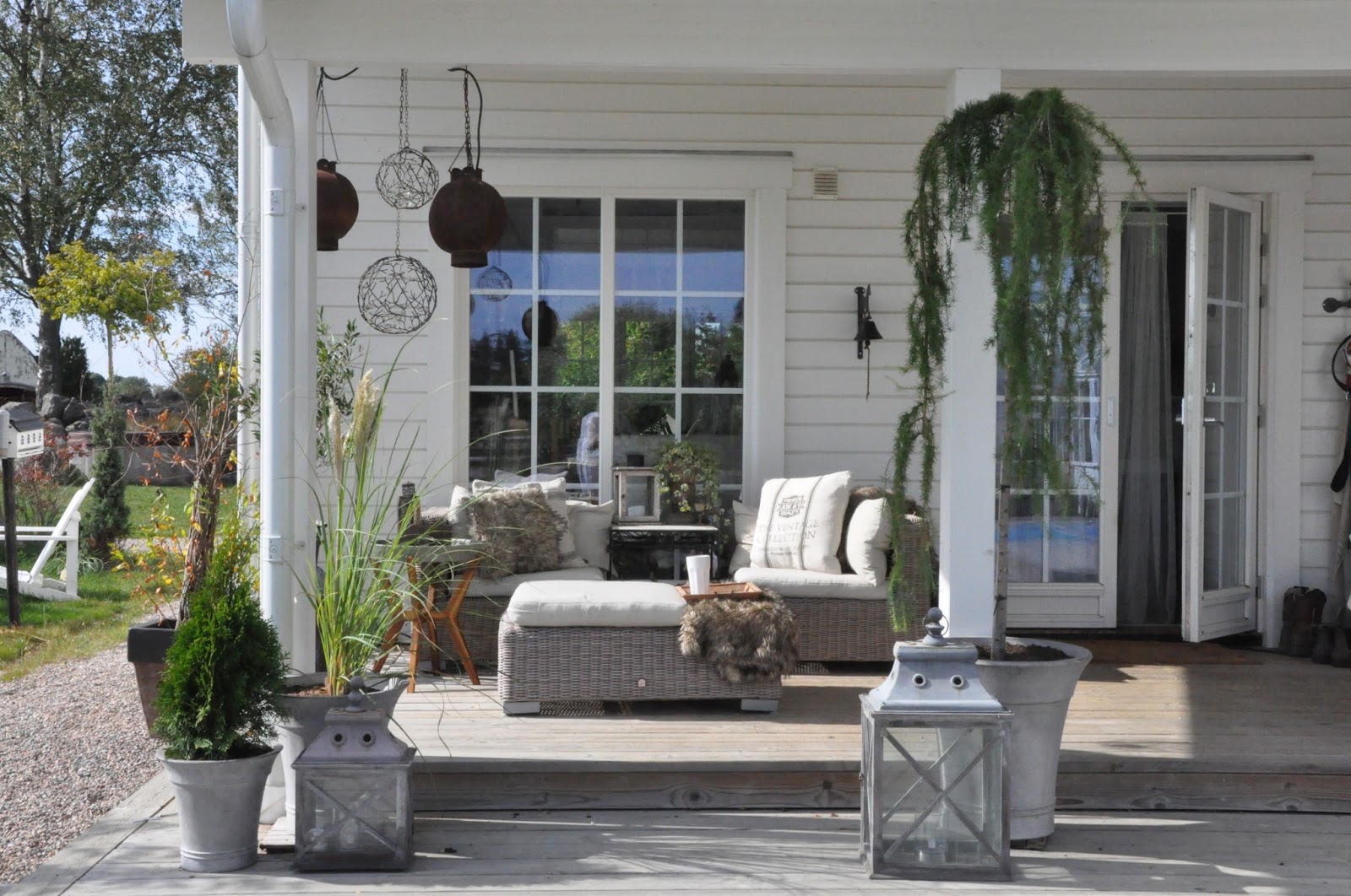 Den Vita Drömgården: Första höstdagen - under vår "American Porch"
