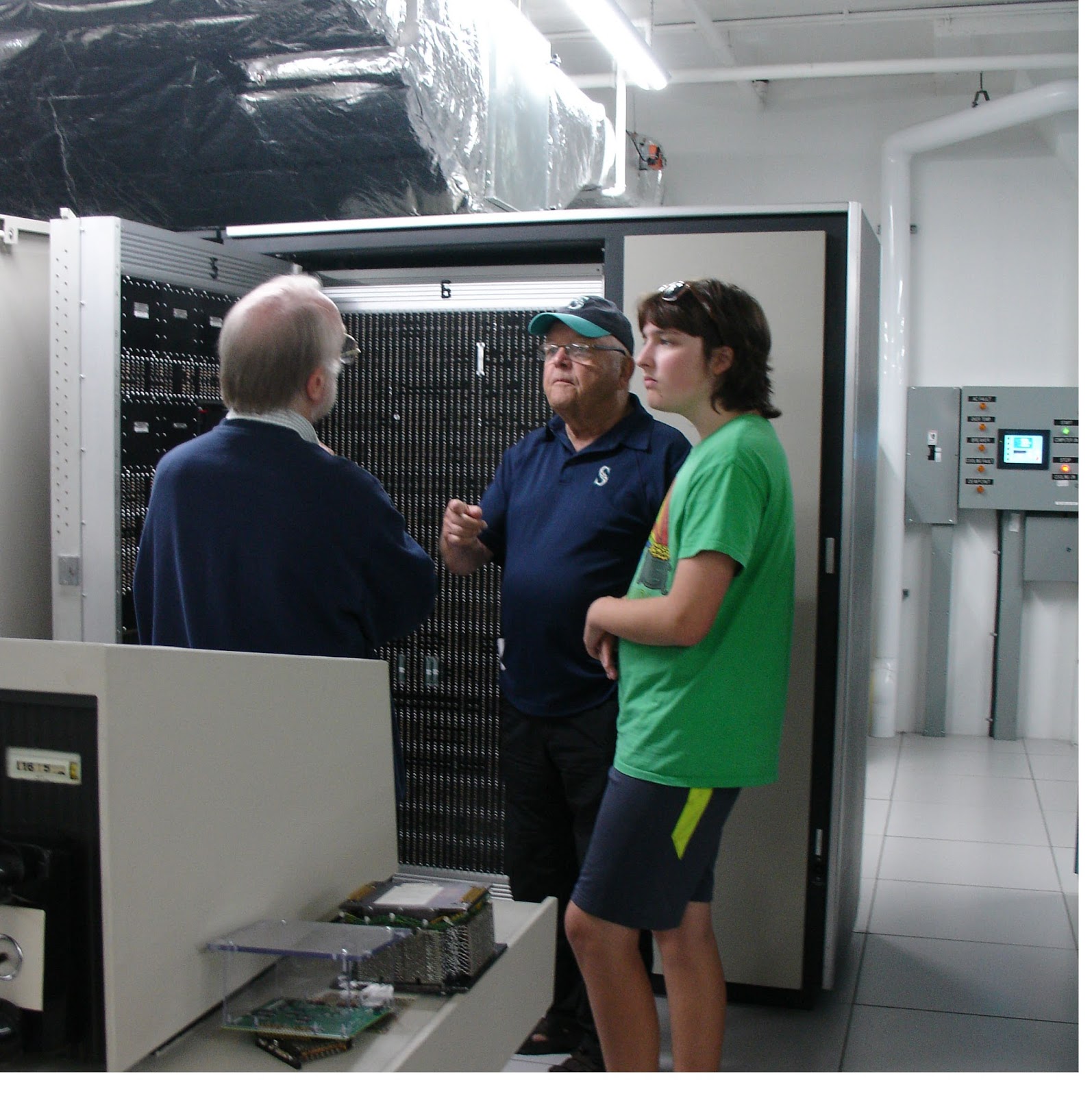 Magnolia Preparatory Academy: Living & Loving Computers