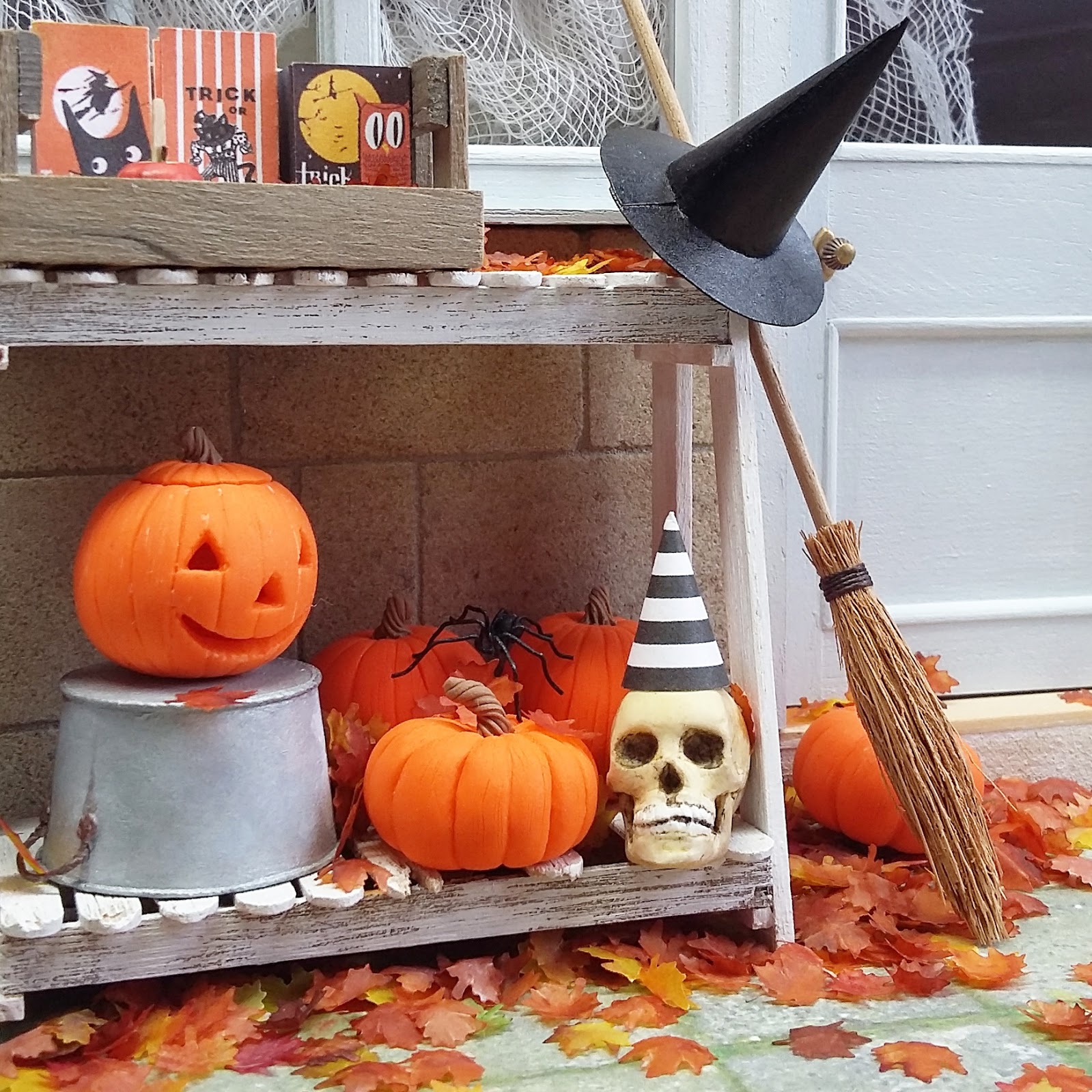 Amber's House: 1:12 scale Halloween Part 1 (plus free Halloween printables)