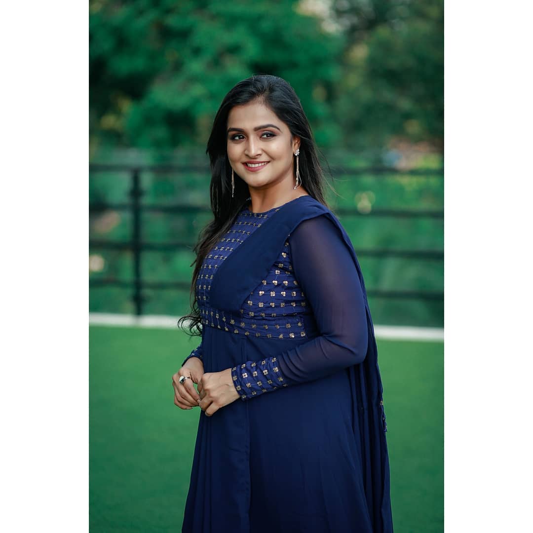 Actress Remya Nambeesan New Stunning Photo shoot Pics