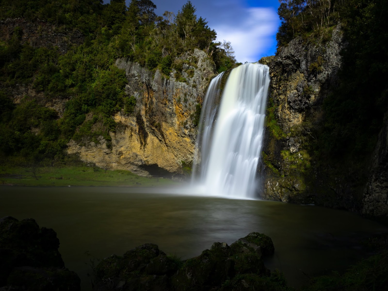 A Kiwi at the camera: Hunua Falls
