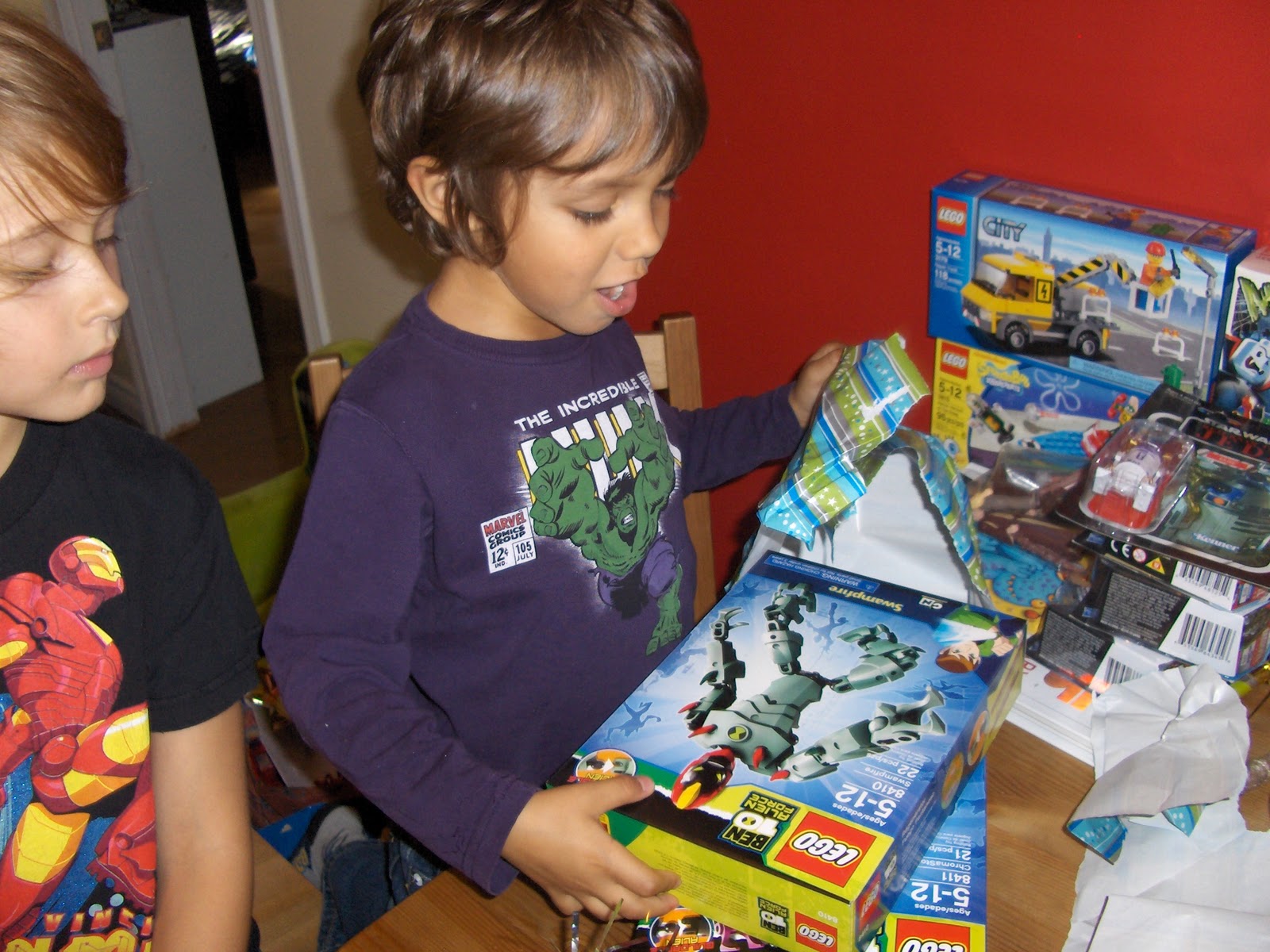 Fully Jointed Play Figures: Happy Birthday Isaac : Lego Ben 10