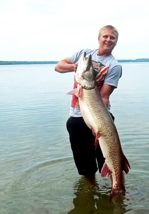 THE FISHING NEWS: RECORD MUSKY CAUGHT IN MINNESOTA??