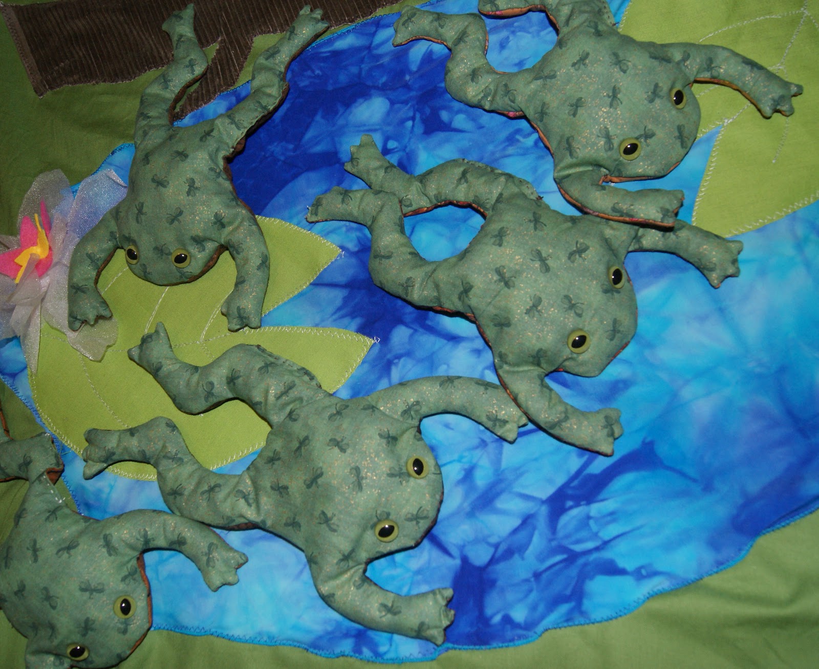 herbie hen: Nannie's froggies