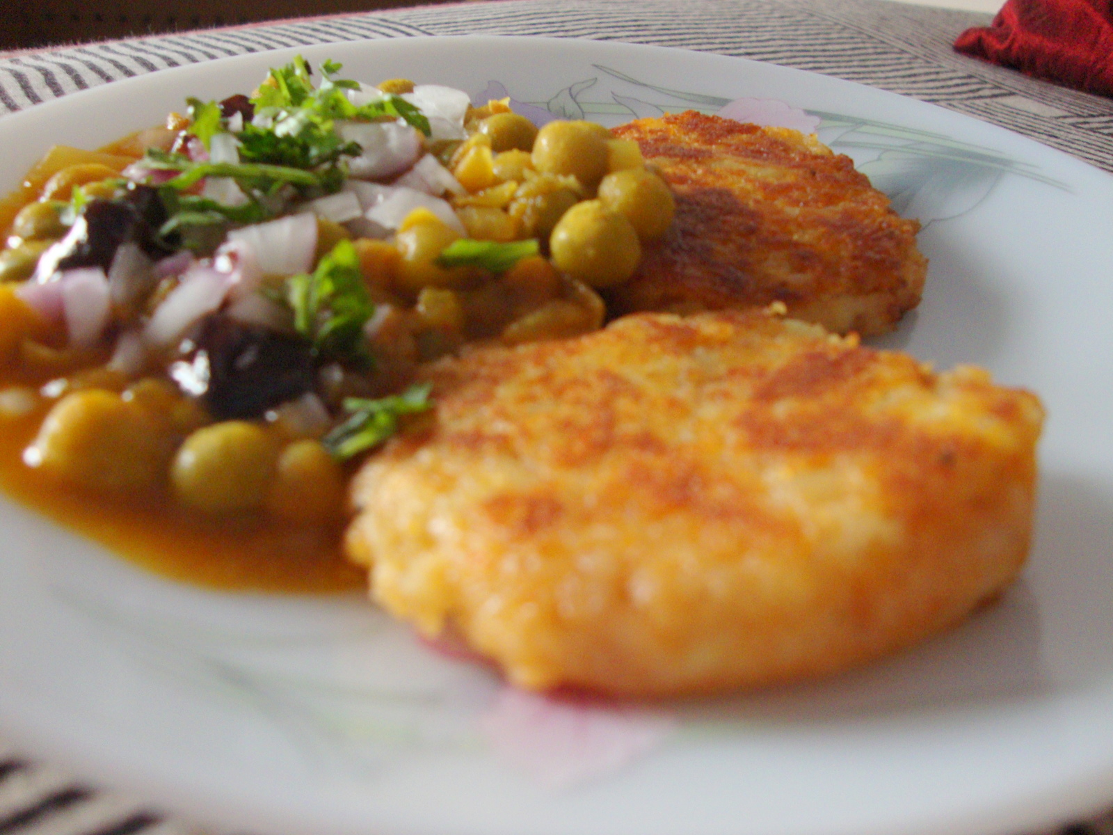 A Liberal dose of MASALA.: Ragda Patties