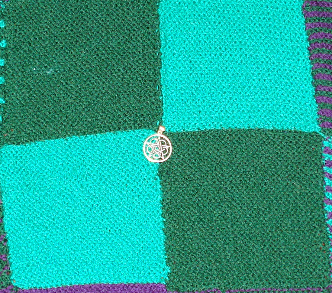 The Rockabilly Pagan: Why yes, I do knit.