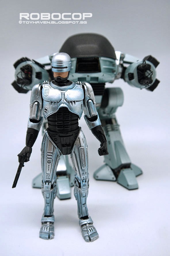 toyhaven: NECA 10-inch ED-209 and McFarlane 7-inch Robocop action ...