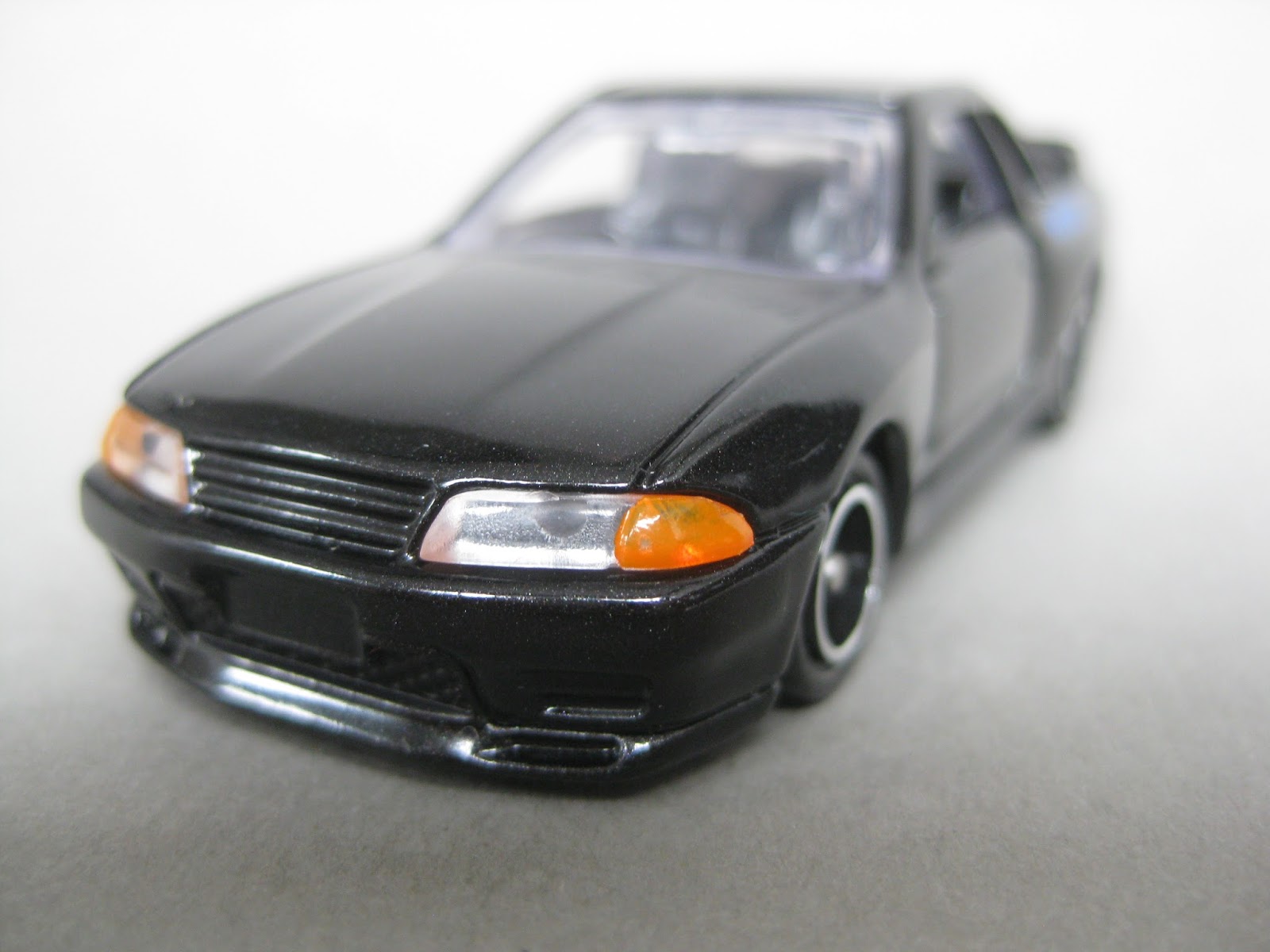 deSMOnd Collection: Tomica "Initial D" Skyline GT-R (R32)