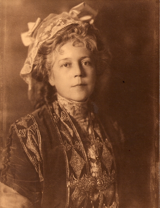 Heroes, Heroines, and History: The Other Woman in the Race around the World