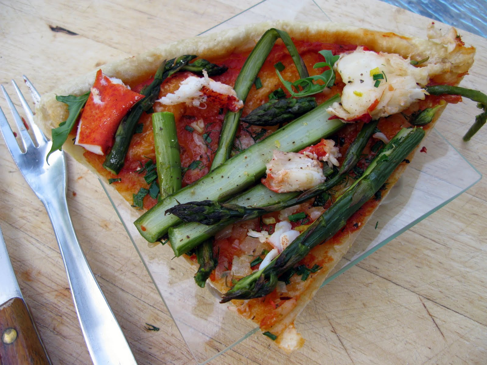 Au gré du marché: Pizza printanière au homard et aux asperges