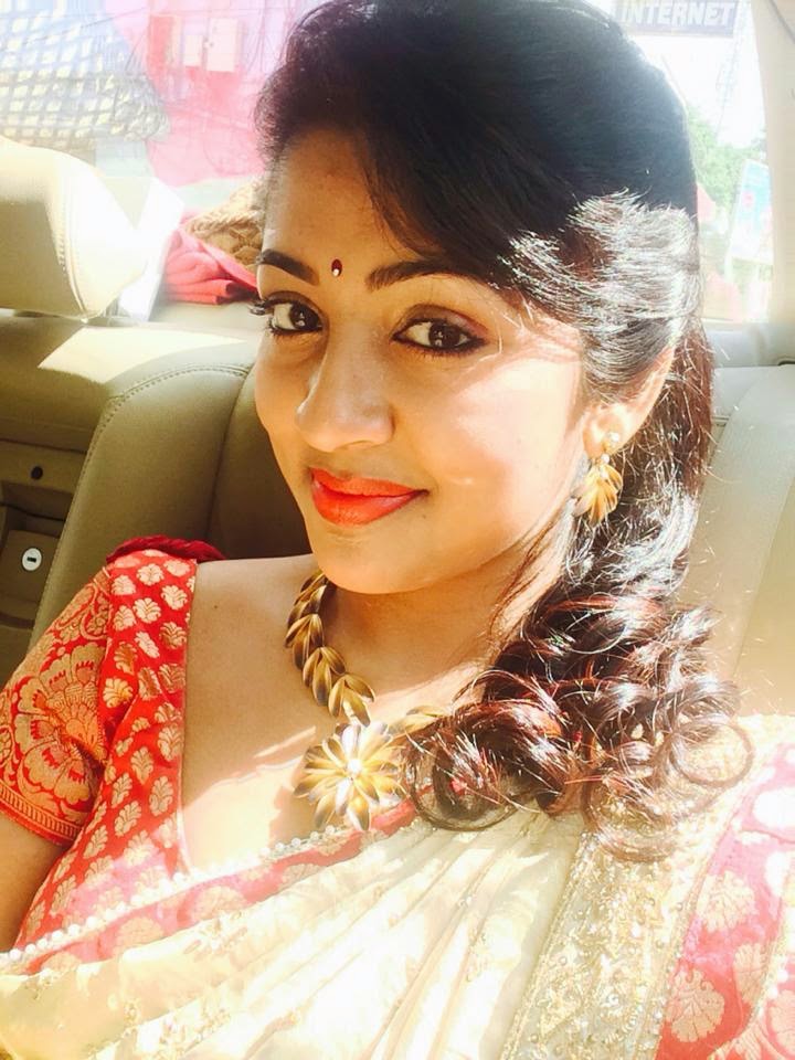Navya Nair New Sexy Facebook Pictures Film Actress Hot Photos Collections