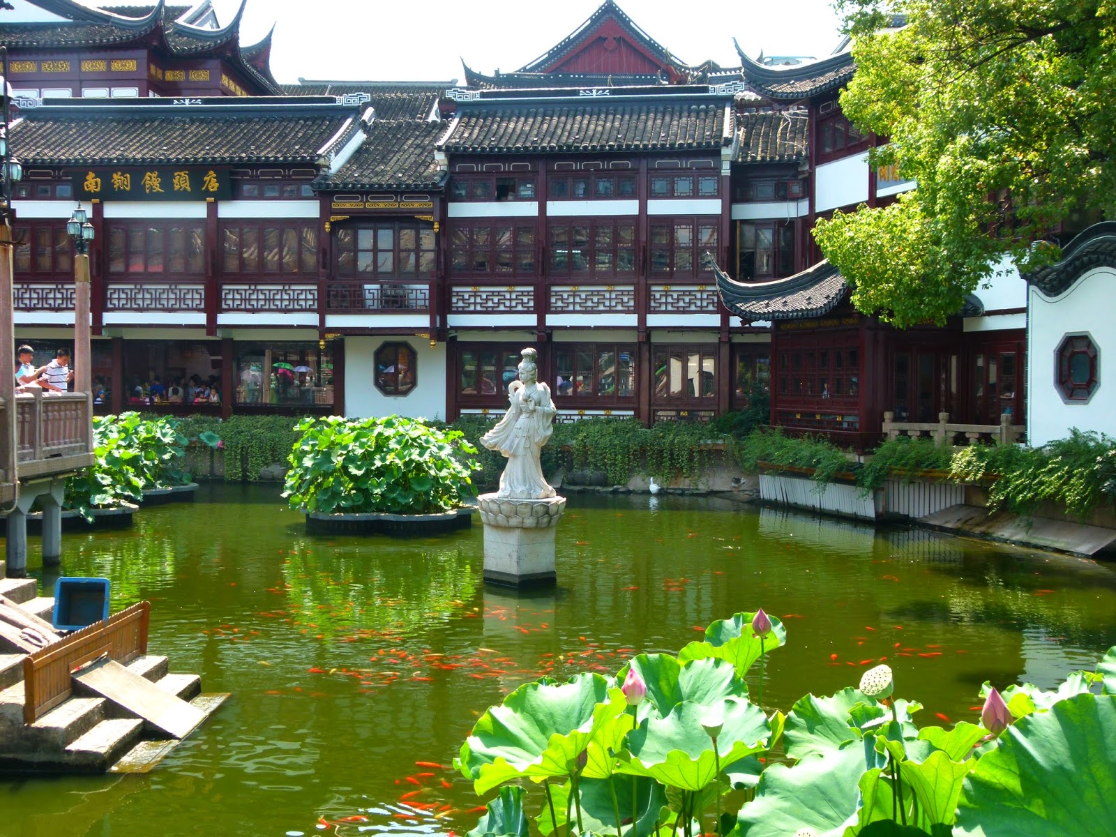 CHINATOWN OF CHINA: SHANGHAI OLD TOWN - Lakwatserong Tsinelas