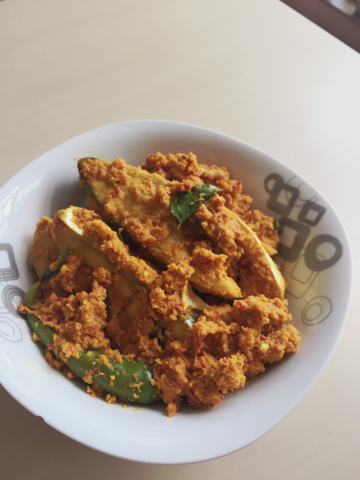 Adukalaii - My Kitchen : MEEN AVIAL / DRY FISH COCONUT CURRY