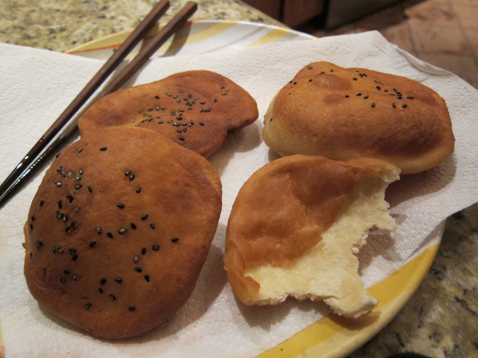 Bánh Tiêu (Vietnamese Hollow Donuts) - Attempt #1 | BityBite