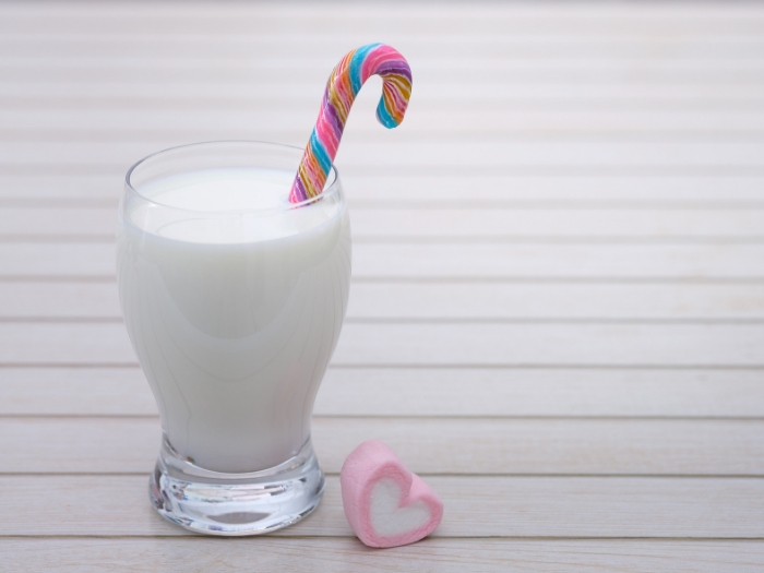 LECHE DESNATADA O LECHE ENTERA: ¿QUÉ ES REALMENTE MÁS SALUDABLE?