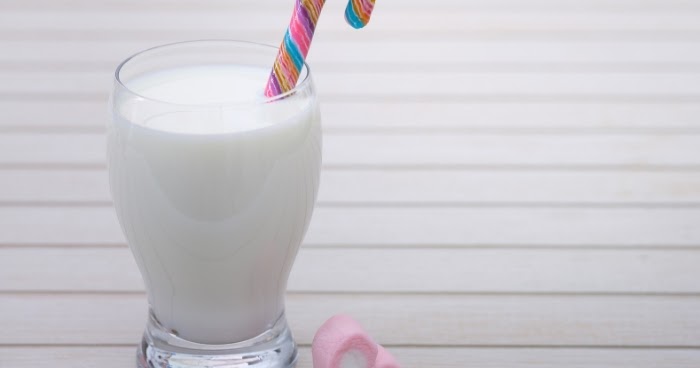 LECHE DESNATADA O LECHE ENTERA: ¿QUÉ ES REALMENTE MÁS SALUDABLE?