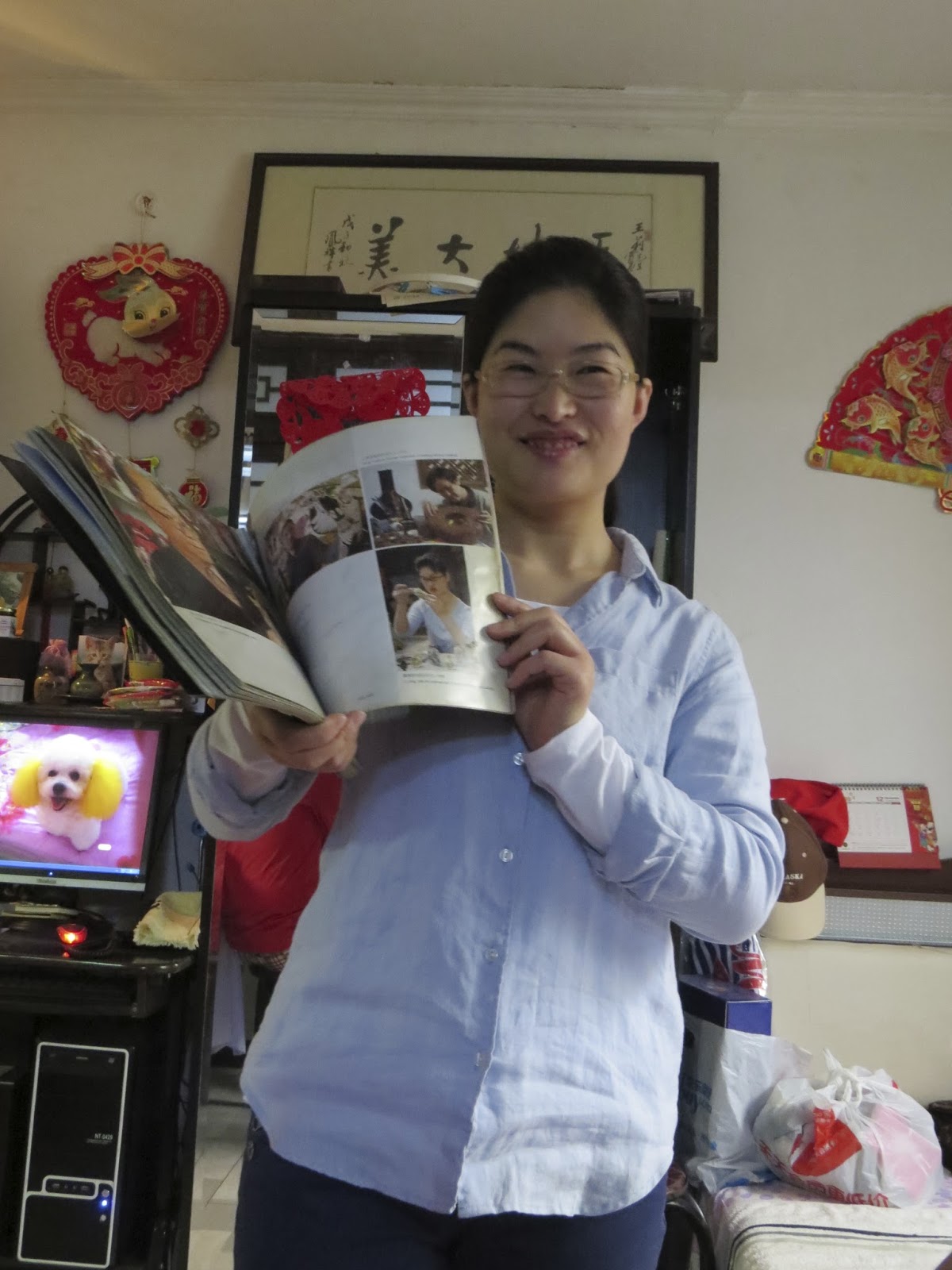 worldgrazer: Mrs. Wong and her Orange-Eared Dog