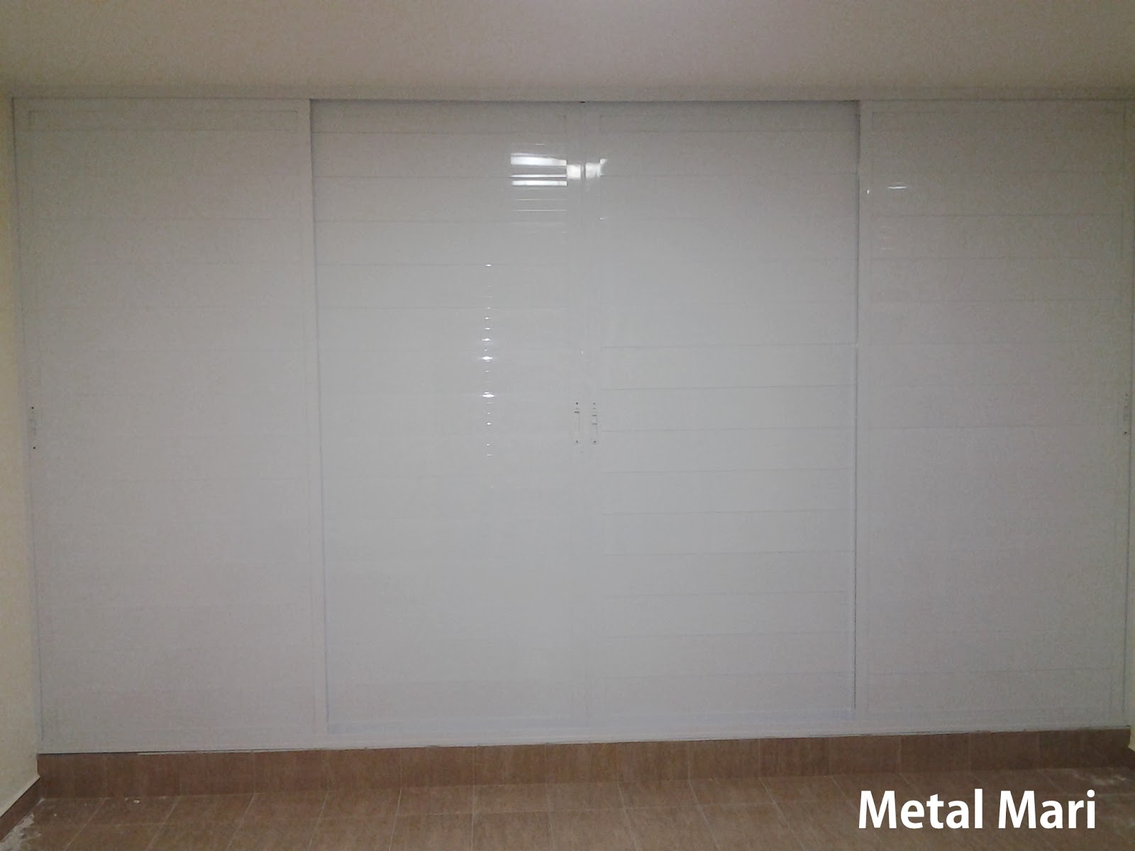 Metal Mari Esquadrias : Armário de alumínio branco liso (Metal Mari)